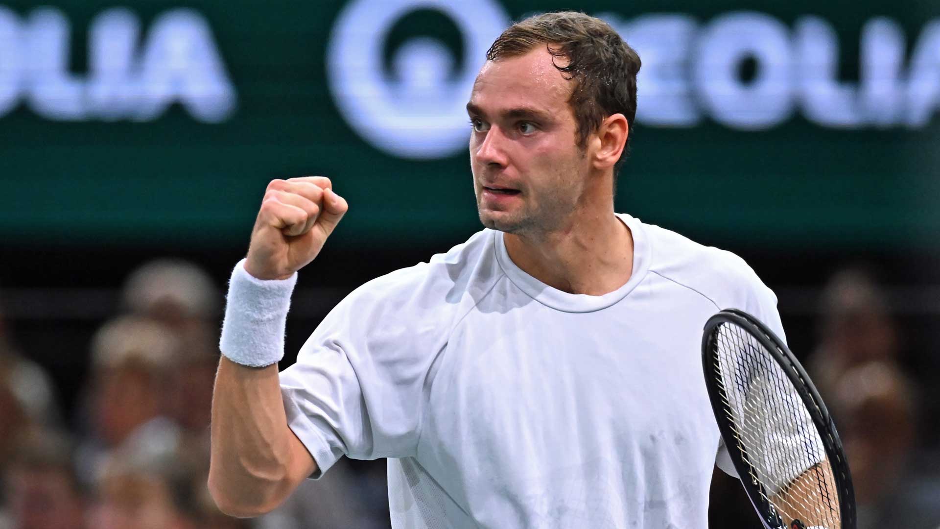 Roman Safiullin Stuns Carlos Alcaraz In Paris | ATP Tour | Tennis