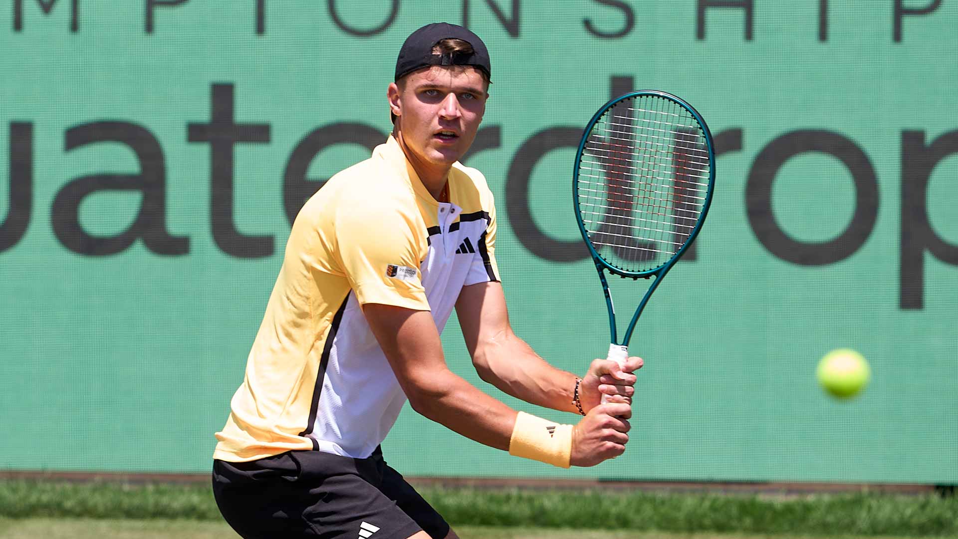 Jakub Mensik, Ben Shelton reach Mallorca QFs | ATP Tour | Tennis