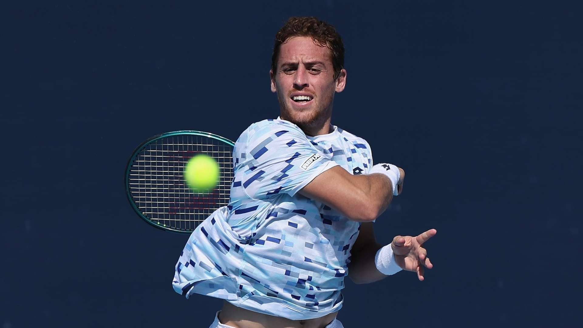 Roberto Carballés Baena resiste a Roberto Bautista Agut en Shanghái | ATP Tour | Tennis