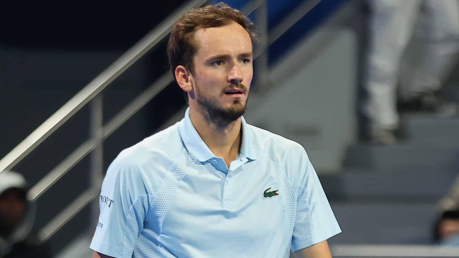 Daniil Medvedev retires, Felix Auger-Aliassime into Doha semi-finals | ATP Tour | Tennis