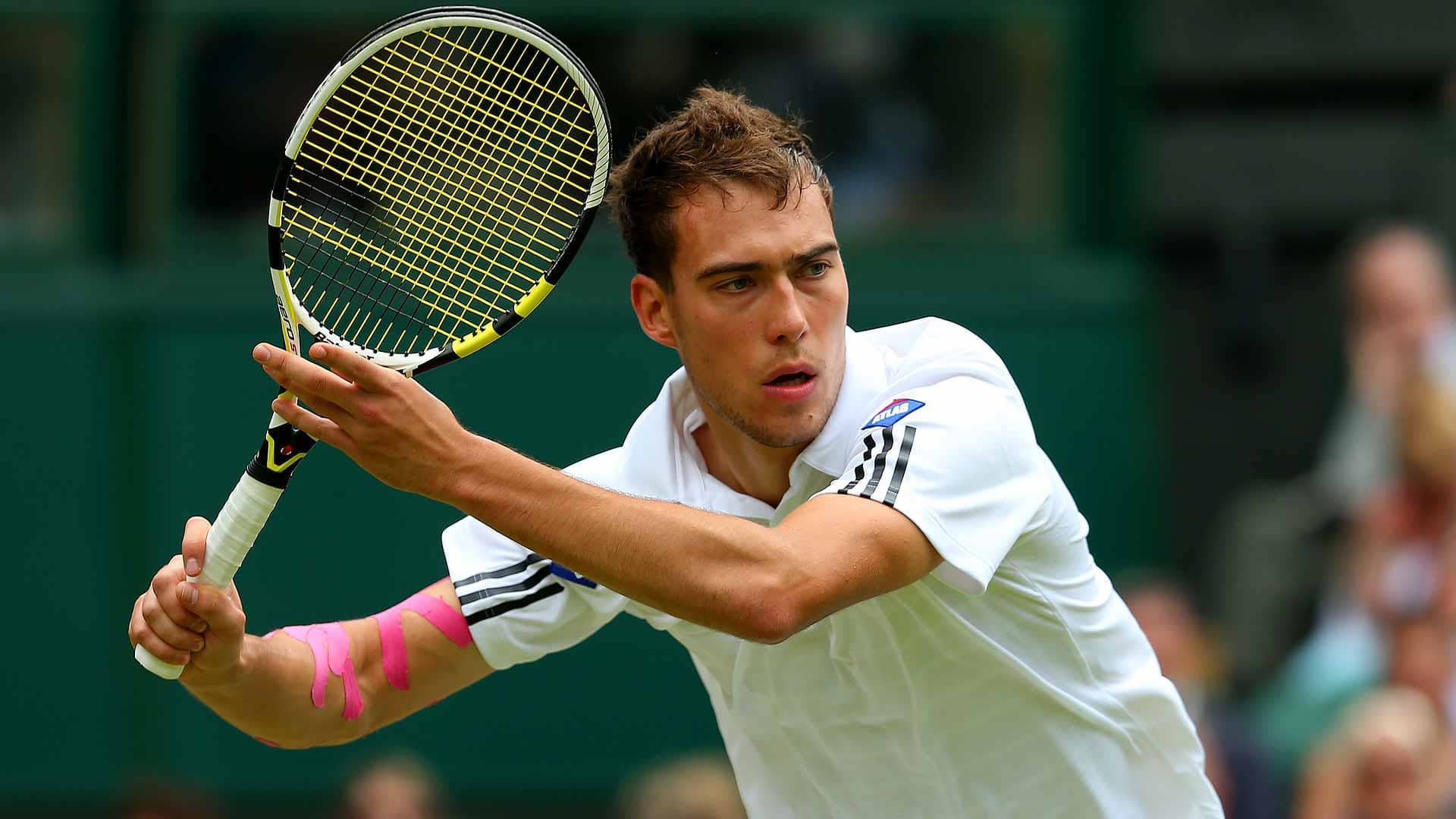 Jerzy Janowicz Serve